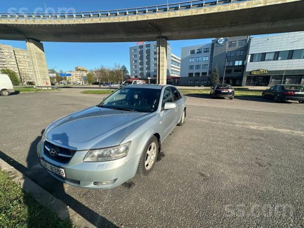 Blue Hyundai Sonata 2007 in Riga, with an engine capacity of 2.00 L and mileage of 377 thousand km for 800 €, photo 4 on AUTOMOTO.COM.LV
