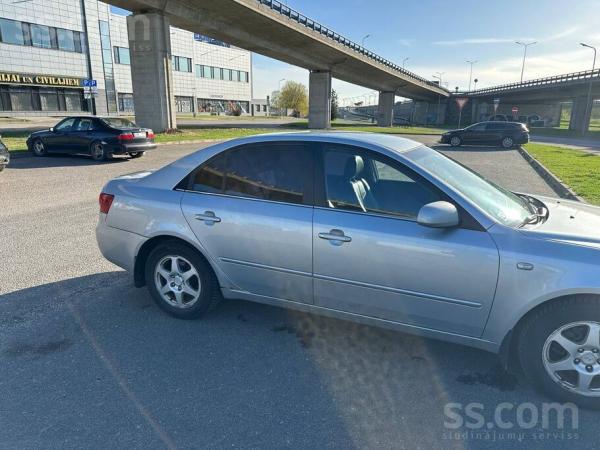 Blue Hyundai Sonata 2007 in Riga, with an engine capacity of 2.00 L and mileage of 377 thousand km for 800 €, photo 6 on AUTOMOTO.COM.LV