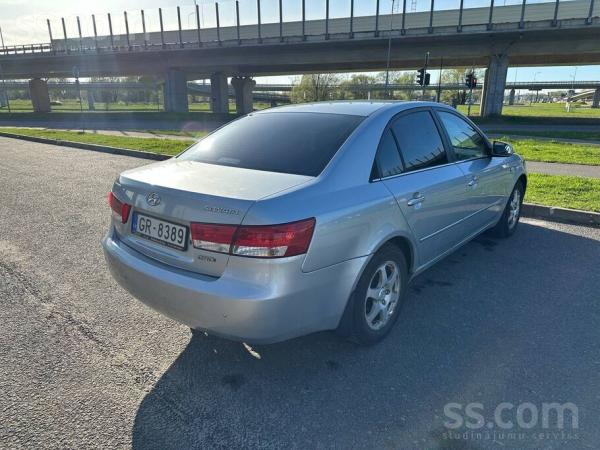 Blue Hyundai Sonata 2007 in Riga, with an engine capacity of 2.00 L and mileage of 377 thousand km for 800 €, photo 9 on AUTOMOTO.COM.LV