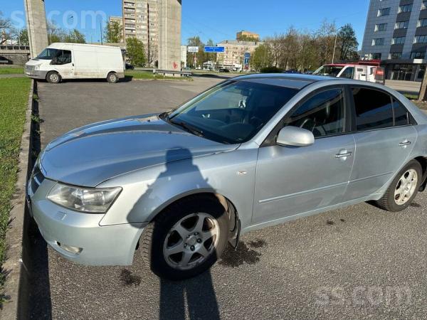 Blue Hyundai Sonata 2007 in Riga, with an engine capacity of 2.00 L and mileage of 377 thousand km for 800 €, photo 10 on AUTOMOTO.COM.LV