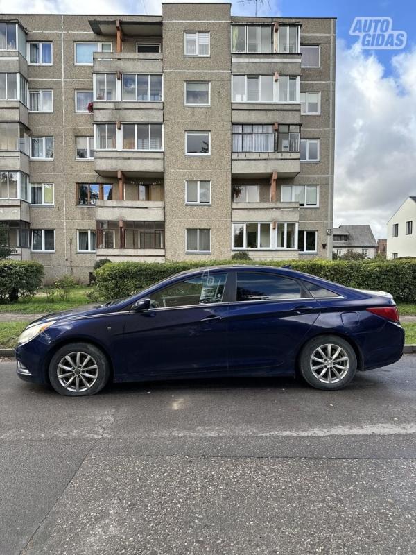 Blue Hyundai Sonata 2011 in Kaunas, with an engine capacity of 2.40 L and mileage of 172 thousand km for 2200 €, photo 2 on AUTOMOTO.COM.LV
