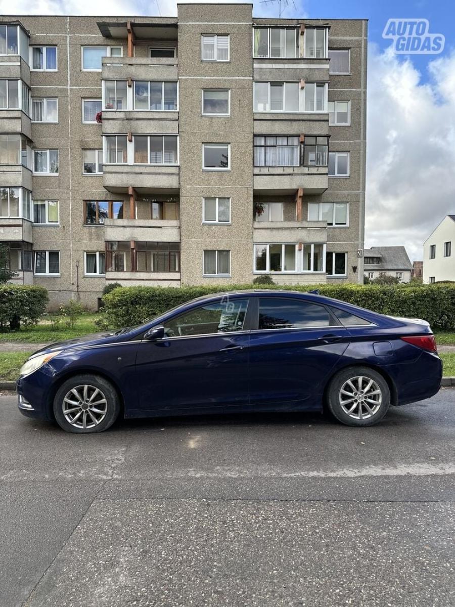 Zils Hyundai Sonata 2011 Kauņa, ar dzinēja tilpumu 2.40 L un nobraukumu 172 tūkst. km par 2200 €, foto 2 vietnē AUTOMOTO.COM.LV
