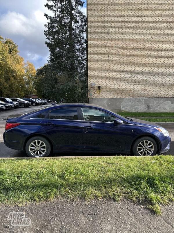 Blue Hyundai Sonata 2011 in Kaunas, with an engine capacity of 2.40 L and mileage of 172 thousand km for 2200 €, photo 8 on AUTOMOTO.COM.LV
