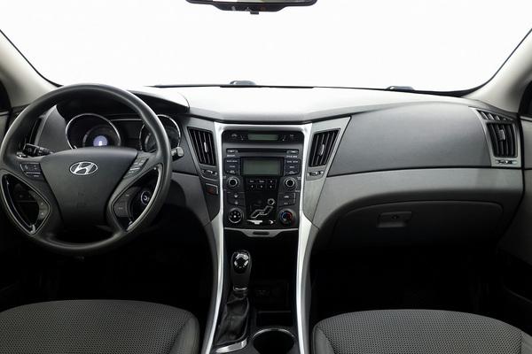 Blue Hyundai Sonata 2013 in Tallinn, with an engine capacity of 2.40 L and mileage of 174 thousand km for 3699 €, photo 5 on AUTOMOTO.COM.LV