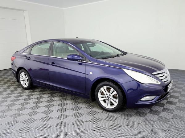 Blue Hyundai Sonata 2013 in Tallinn, with an engine capacity of 2.40 L and mileage of 174 thousand km for 3699 €, photo 9 on AUTOMOTO.COM.LV