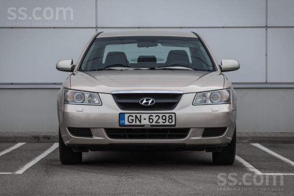 Brown Hyundai Sonata 2007 in Riga, with an engine capacity of 2.40 L and mileage of 101 thousand km for 1450 €, photo 3 on AUTOMOTO.COM.LV