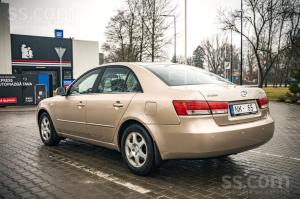 Brūns Hyundai Sonata 2008 Rīga, ar dzinēja tilpumu 2.40 L un nobraukumu 0 tūkst. km par 2590 €, foto 7 vietnē AUTOMOTO.COM.LV
