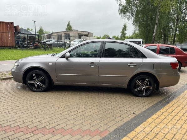 Brūns Hyundai Sonata 2008 Valmiera, ar dzinēja tilpumu 2.30 L un nobraukumu 217 tūkst. km par 1870 €, foto 2 vietnē AUTOMOTO.COM.LV