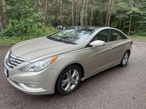 Brown Hyundai Sonata 2012 in Vilnius, with an engine capacity of 2.36 L and mileage of 140 thousand km for 3500 €, photo  on AUTOMOTO.COM.LV