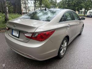 Brown Hyundai Sonata 2012 in Vilnius, with an engine capacity of 2.36 L and mileage of 140 thousand km for 3500 €, photo 6 on AUTOMOTO.COM.LV