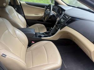 Brown Hyundai Sonata 2012 in Vilnius, with an engine capacity of 2.36 L and mileage of 140 thousand km for 3500 €, photo 12 on AUTOMOTO.COM.LV