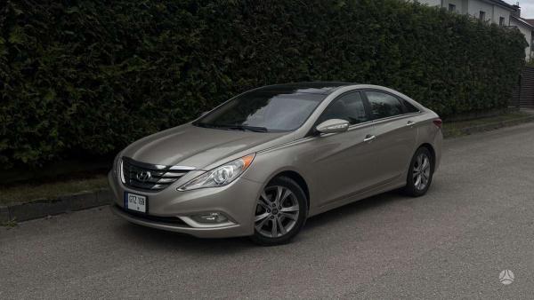 Brown Hyundai Sonata 2014 in Vilnius, with an engine capacity of 2.36 L and mileage of 140 thousand km for 4300 €, photo 1 on AUTOMOTO.COM.LV