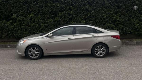 Brown Hyundai Sonata 2014 in Vilnius, with an engine capacity of 2.36 L and mileage of 140 thousand km for 4300 €, photo 2 on AUTOMOTO.COM.LV