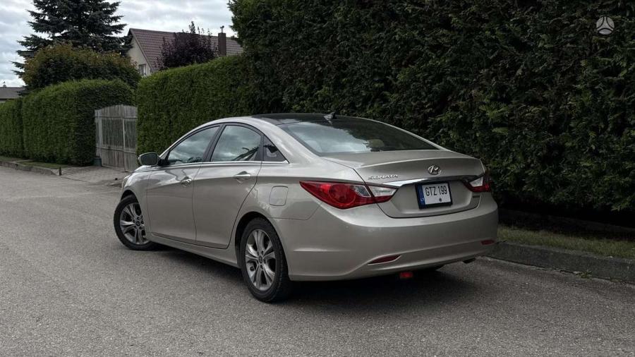 Brūns Hyundai Sonata 2014 Viļņa, ar dzinēja tilpumu 2.36 L un nobraukumu 140 tūkst. km par 4300 €, foto 4 vietnē AUTOMOTO.COM.LV