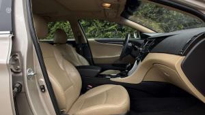 Brūns Hyundai Sonata 2014 Viļņa, ar dzinēja tilpumu 2.36 L un nobraukumu 140 tūkst. km par 4300 €, foto 27 vietnē AUTOMOTO.COM.LV
