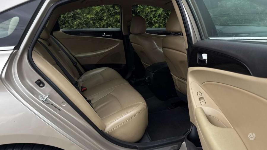 Brūns Hyundai Sonata 2014 Viļņa, ar dzinēja tilpumu 2.36 L un nobraukumu 140 tūkst. km par 4300 €, foto 28 vietnē AUTOMOTO.COM.LV