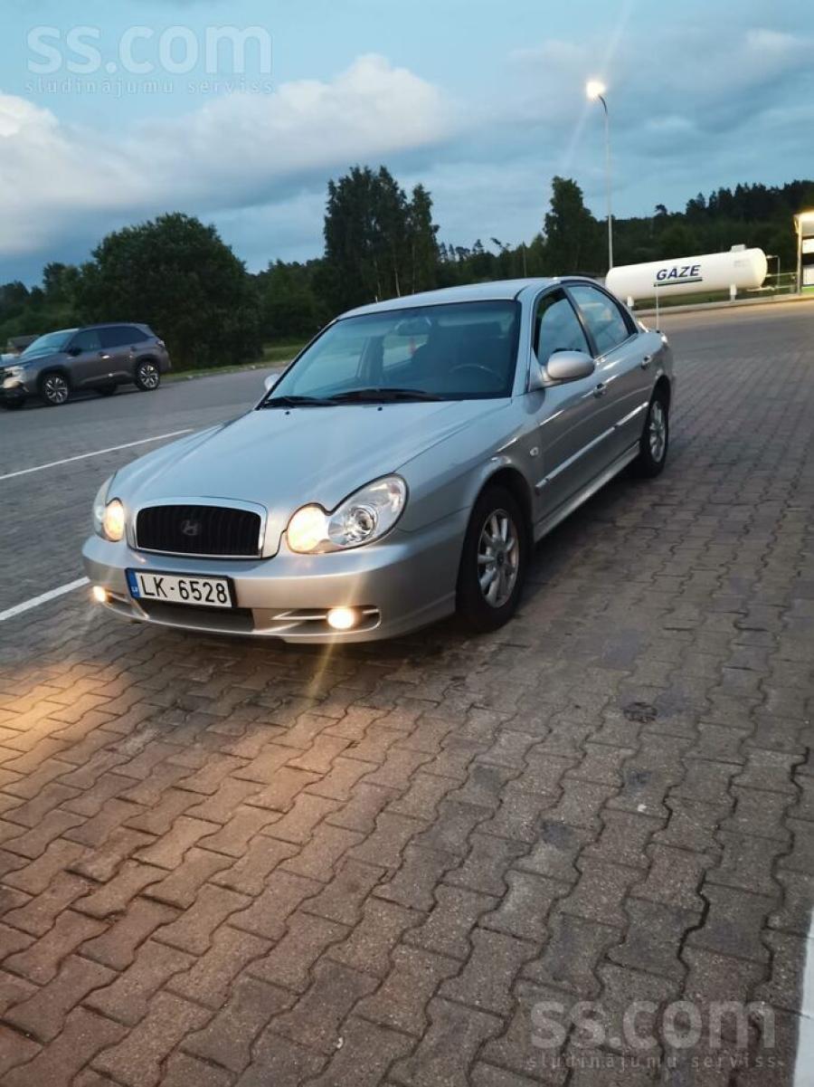 Grey Hyundai Sonata 2003 in Riga, with an engine capacity of 2.00 L and mileage of 166 thousand km for 2400 €, photo 1 on AUTOMOTO.COM.LV