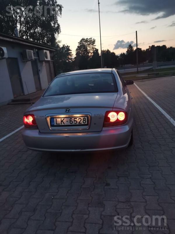 Grey Hyundai Sonata 2003 in Riga, with an engine capacity of 2.00 L and mileage of 166 thousand km for 2400 €, photo 3 on AUTOMOTO.COM.LV