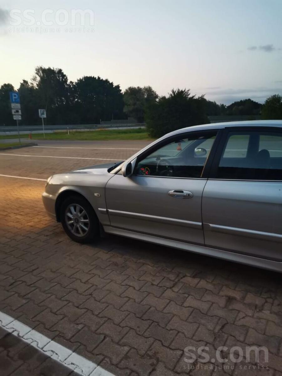 Grey Hyundai Sonata 2003 in Riga, with an engine capacity of 2.00 L and mileage of 166 thousand km for 2400 €, photo 7 on AUTOMOTO.COM.LV