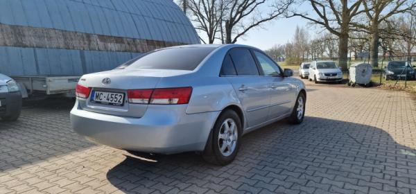Grey Hyundai Sonata 2006 in Riga, with an engine capacity of 2.00 L and mileage of 265 thousand km for 1600 €, photo 3 on AUTOMOTO.COM.LV