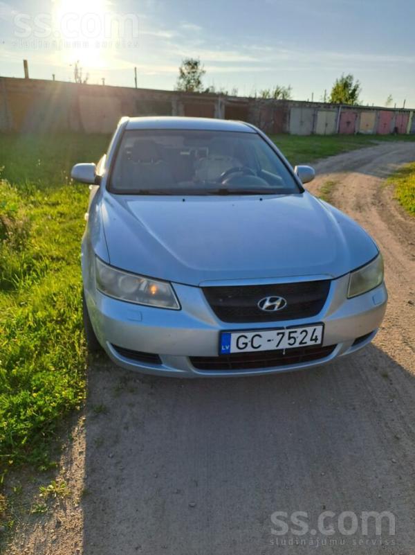 Pelēks Hyundai Sonata 2006 Jēkabpils, ar dzinēja tilpumu 2.00 L un nobraukumu 223 tūkst. km par 1000 €, foto 1 vietnē AUTOMOTO.COM.LV