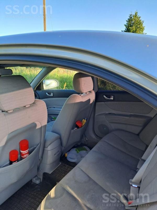 Pelēks Hyundai Sonata 2006 Jēkabpils, ar dzinēja tilpumu 2.00 L un nobraukumu 223 tūkst. km par 1000 €, foto 5 vietnē AUTOMOTO.COM.LV
