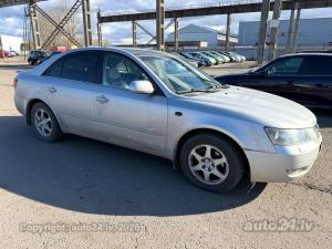 Pelēks Hyundai Sonata 2006 Tallina, ar dzinēja tilpumu 2.40 L un nobraukumu 251 tūkst. km par 499 €, foto  vietnē AUTOMOTO.COM.LV