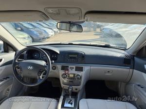 Pelēks Hyundai Sonata 2006 Tallina, ar dzinēja tilpumu 2.40 L un nobraukumu 251 tūkst. km par 499 €, foto 6 vietnē AUTOMOTO.COM.LV
