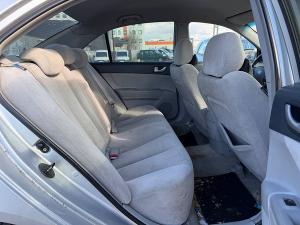 Grey Hyundai Sonata 2006 in Tallinn, with an engine capacity of 2.40 L and mileage of 251 thousand km for 499 €, photo 8 on AUTOMOTO.COM.LV