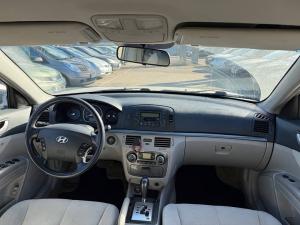 Grey Hyundai Sonata 2006 in Tallinn, with an engine capacity of 2.40 L and mileage of 251 thousand km for 499 €, photo 13 on AUTOMOTO.COM.LV