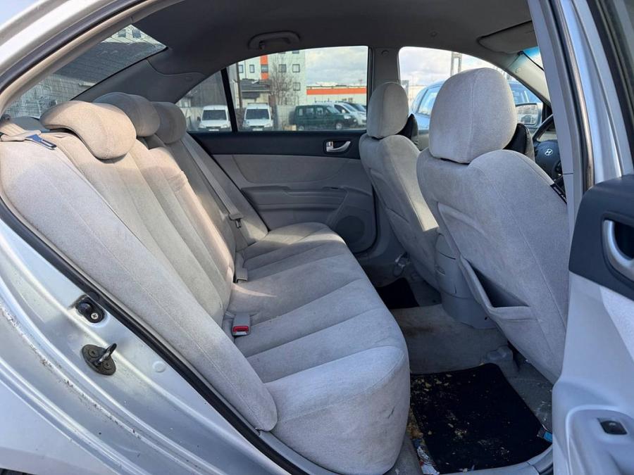 Grey Hyundai Sonata 2006 in Tallinn, with an engine capacity of 2.40 L and mileage of 251 thousand km for 499 €, photo 15 on AUTOMOTO.COM.LV