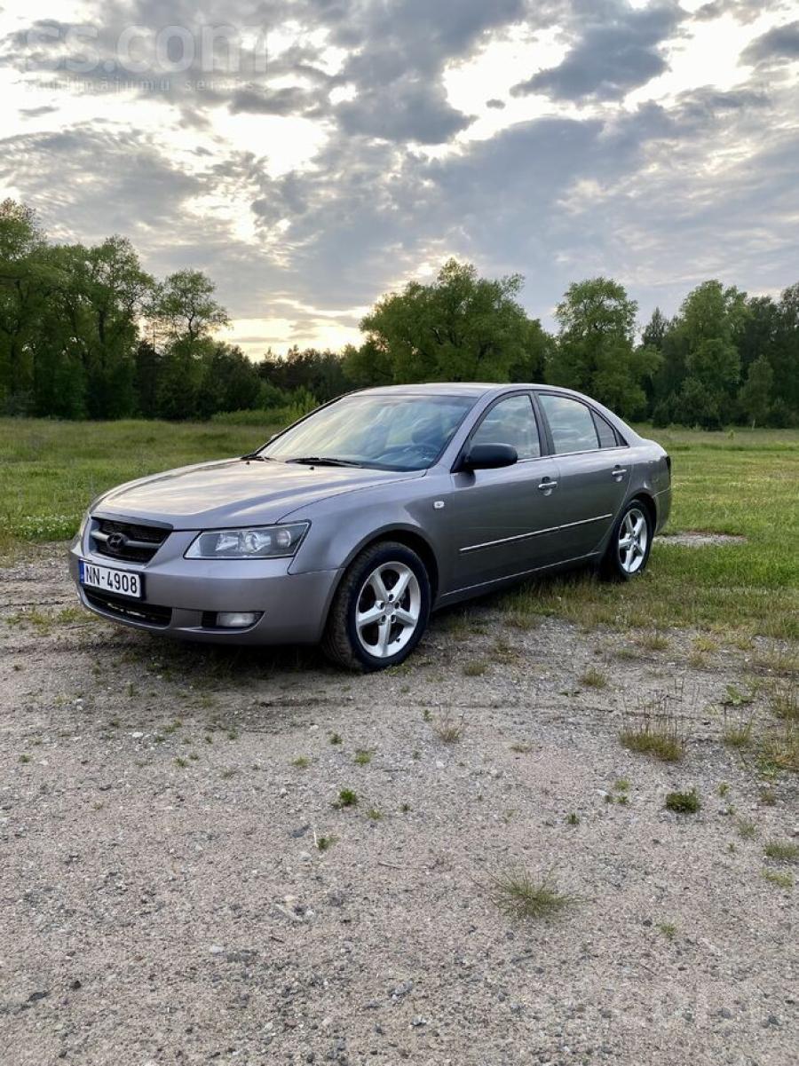 Pelēks Hyundai Sonata 2007 Liepāja, ar dzinēja tilpumu 2.00 L un nobraukumu 352 tūkst. km par 1700 €, foto 1 vietnē AUTOMOTO.COM.LV