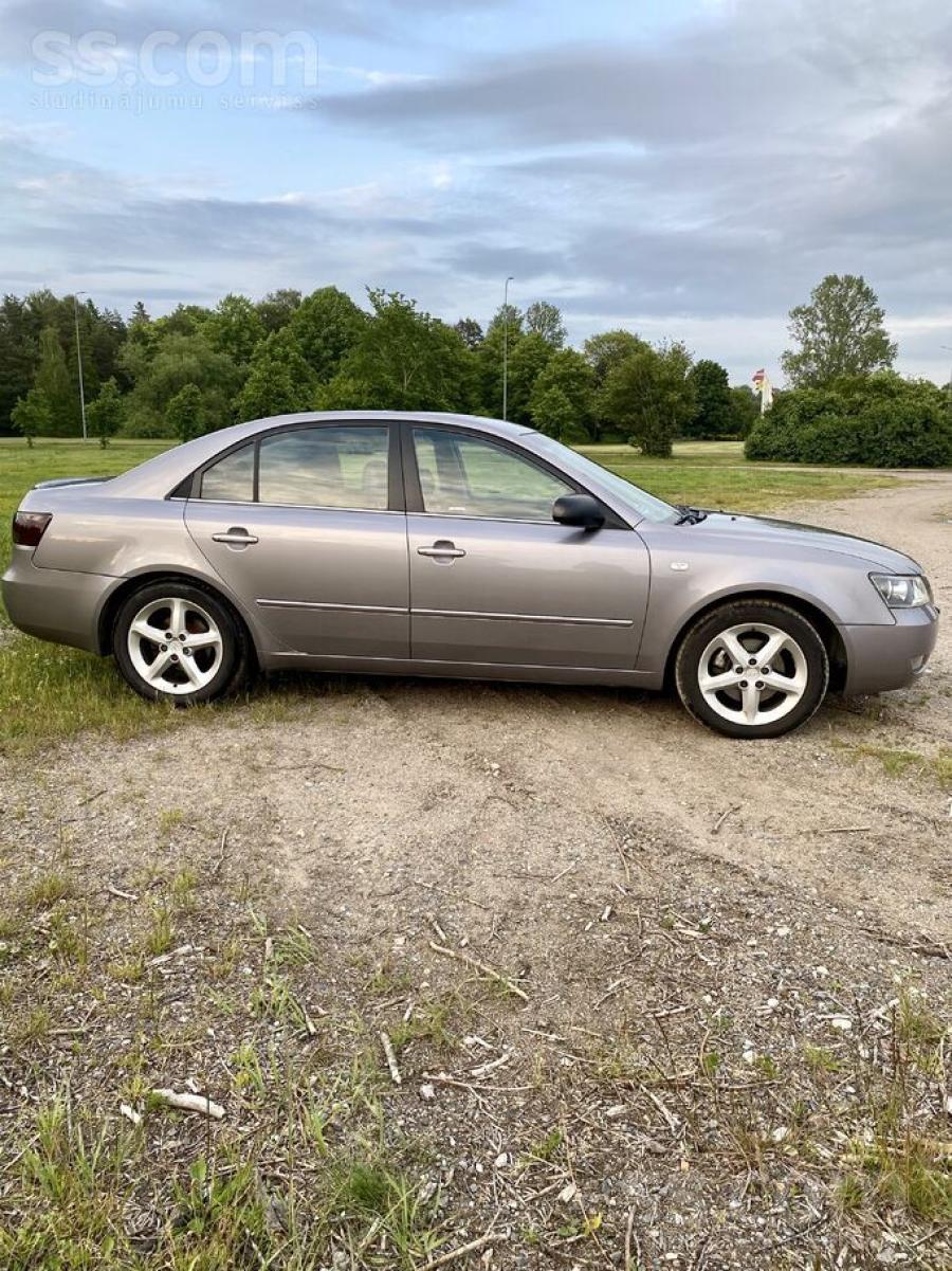 Pelēks Hyundai Sonata 2007 Liepāja, ar dzinēja tilpumu 2.00 L un nobraukumu 352 tūkst. km par 1700 €, foto 4 vietnē AUTOMOTO.COM.LV
