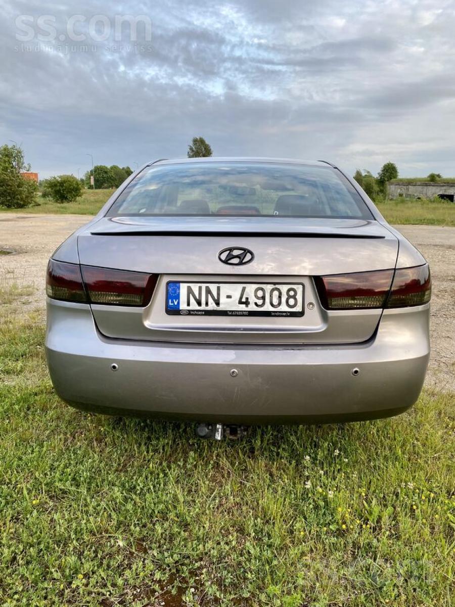 Pelēks Hyundai Sonata 2007 Liepāja, ar dzinēja tilpumu 2.00 L un nobraukumu 352 tūkst. km par 1700 €, foto 5 vietnē AUTOMOTO.COM.LV