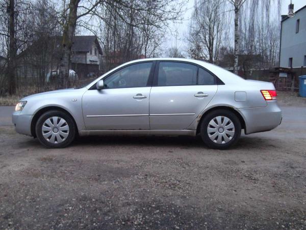 Grey Hyundai Sonata 2007 in Vilnius, with an engine capacity of 1.99 L and mileage of 280 thousand km for 2000 €, photo 1 on AUTOMOTO.COM.LV