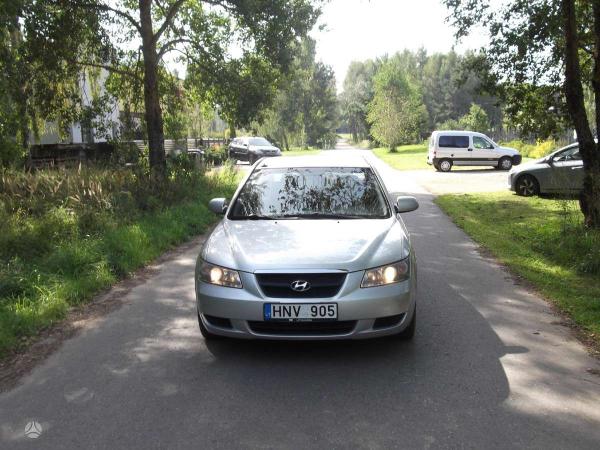 Grey Hyundai Sonata 2007 in Vilnius, with an engine capacity of 1.99 L and mileage of 280 thousand km for 2000 €, photo 2 on AUTOMOTO.COM.LV