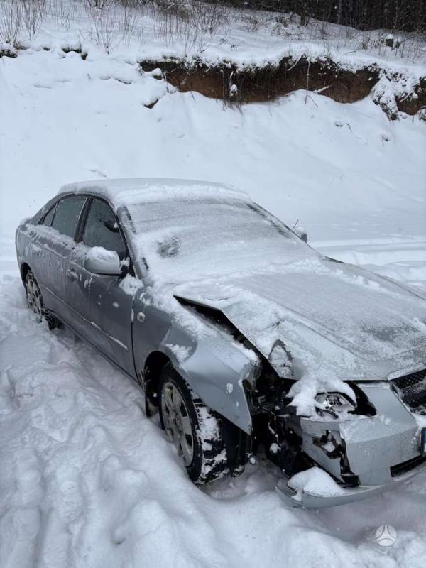 Grey Hyundai Sonata 2007 in Kaunas, with an engine capacity of 2.00 L and mileage of 340 thousand km for 450 €, photo 1 on AUTOMOTO.COM.LV