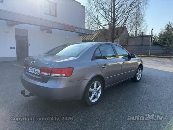 Grey Hyundai Sonata 2007 in Tartu, with an engine capacity of 2.00 L and mileage of 263 thousand km for 2350 €, photo 3 on AUTOMOTO.COM.LV