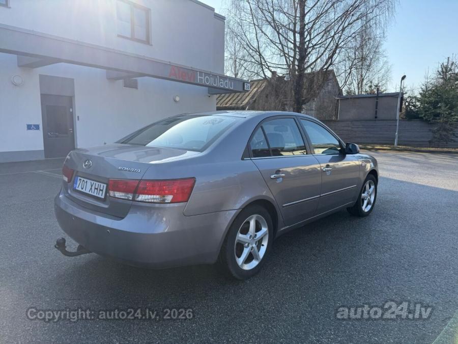 Pelēks Hyundai Sonata 2007 Tartu, ar dzinēja tilpumu 2.00 L un nobraukumu 263 tūkst. km par 2350 €, foto 3 vietnē AUTOMOTO.COM.LV