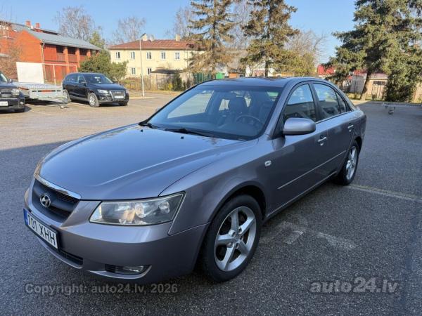 Grey Hyundai Sonata 2007 in Tartu, with an engine capacity of 2.00 L and mileage of 263 thousand km for 2350 €, photo 7 on AUTOMOTO.COM.LV