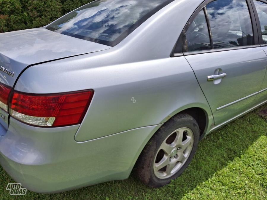 Pelēks Hyundai Sonata 2007 Mažeikiai, ar dzinēja tilpumu 2.00 L un nobraukumu 285 tūkst. km par 370 €, foto 5 vietnē AUTOMOTO.COM.LV