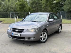 Pelēks Hyundai Sonata 2007 Panevēža, ar dzinēja tilpumu 3.34 L un nobraukumu 264 tūkst. km par 1000 €, foto 1 vietnē AUTOMOTO.COM.LV