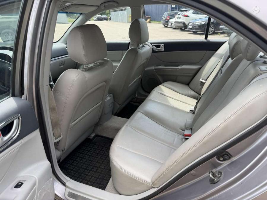 Pelēks Hyundai Sonata 2007 Panevēža, ar dzinēja tilpumu 3.34 L un nobraukumu 264 tūkst. km par 1000 €, foto 10 vietnē AUTOMOTO.COM.LV
