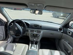 Pelēks Hyundai Sonata 2007 Panevēža, ar dzinēja tilpumu 3.34 L un nobraukumu 264 tūkst. km par 1000 €, foto 11 vietnē AUTOMOTO.COM.LV