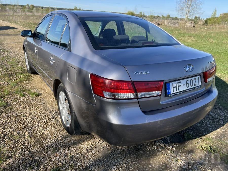Pelēks Hyundai Sonata 2008 Rīga, ar dzinēja tilpumu 2.40 L un nobraukumu 317 tūkst. km par 995 €, foto 2 vietnē AUTOMOTO.COM.LV