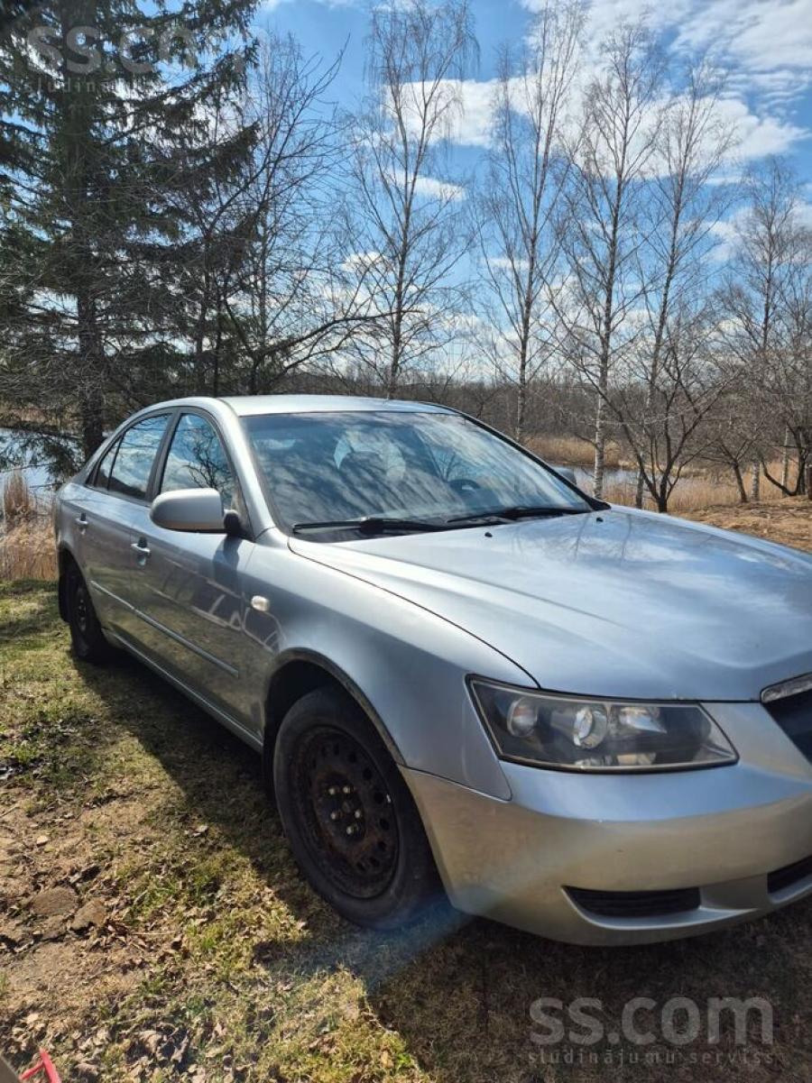 Pelēks Hyundai Sonata 2008 Ogre, ar dzinēja tilpumu 2.00 L un nobraukumu 280 tūkst. km par 1150 €, foto 1 vietnē AUTOMOTO.COM.LV