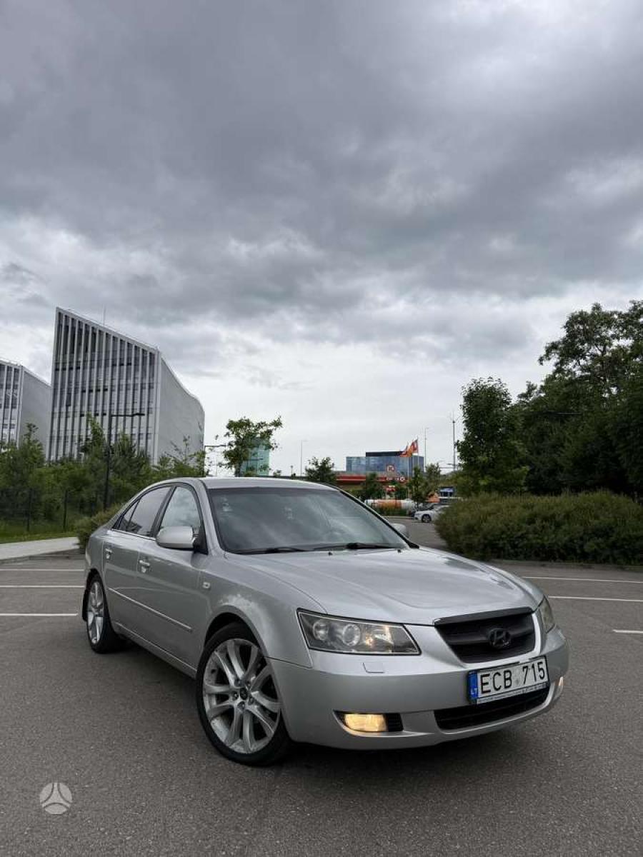 Pelēks Hyundai Sonata 2008 Viļņa, ar dzinēja tilpumu 1.99 L un nobraukumu 290 tūkst. km par 1450 €, foto 3 vietnē AUTOMOTO.COM.LV