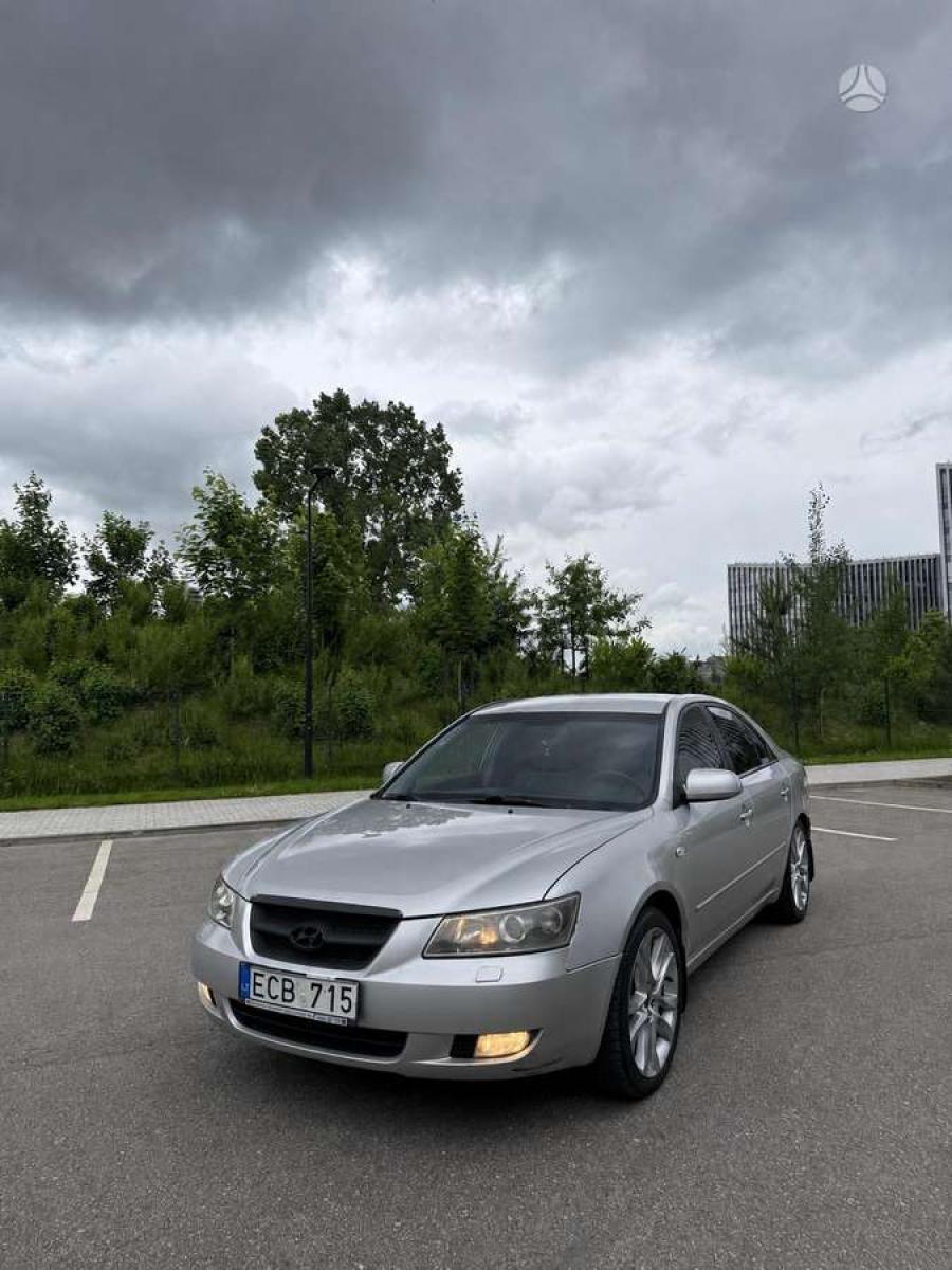 Pelēks Hyundai Sonata 2008 Viļņa, ar dzinēja tilpumu 1.99 L un nobraukumu 290 tūkst. km par 1450 €, foto 4 vietnē AUTOMOTO.COM.LV