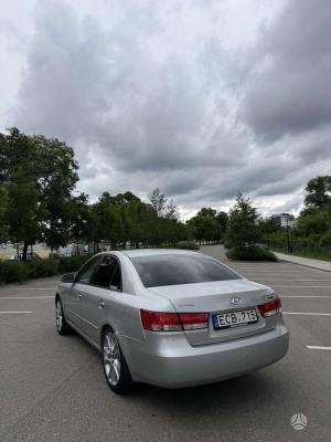 Pelēks Hyundai Sonata 2008 Viļņa, ar dzinēja tilpumu 1.99 L un nobraukumu 290 tūkst. km par 1450 €, foto 5 vietnē AUTOMOTO.COM.LV