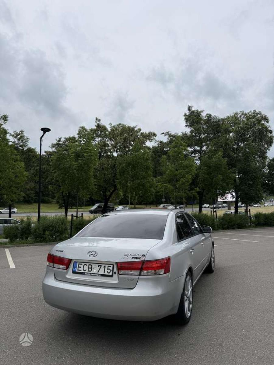 Pelēks Hyundai Sonata 2008 Viļņa, ar dzinēja tilpumu 1.99 L un nobraukumu 290 tūkst. km par 1450 €, foto 6 vietnē AUTOMOTO.COM.LV